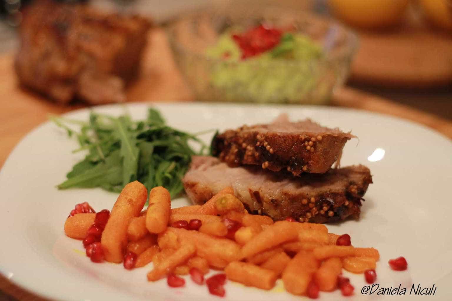 Pulpa de porc cu baby morcov, rodie si piure de avocado - danielaniculi.ro