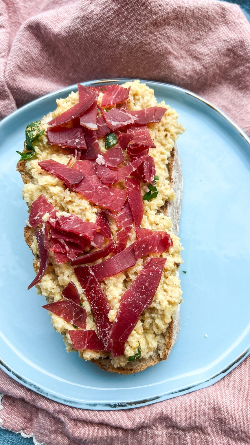 TOAST CU CONOPIDĂ - danielaniculi.ro